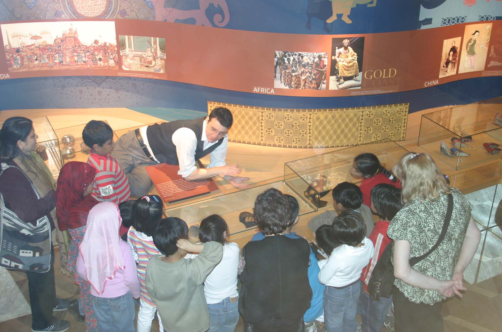 Book a Group Tour – Bata Shoe Museum